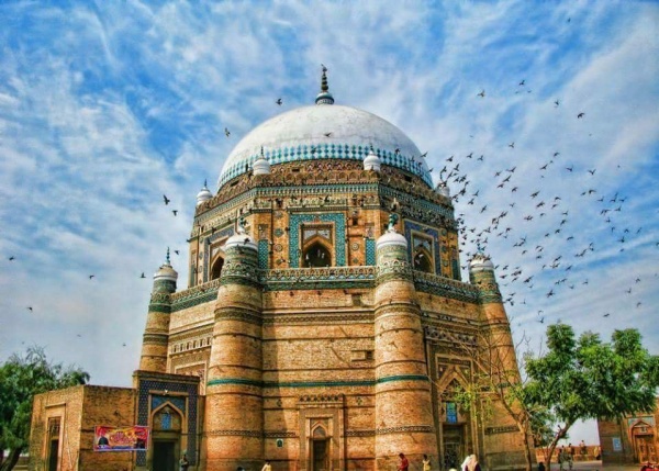 Mystical Sufi Tombs & Shrines in Pakistan with Unique Architecture ...